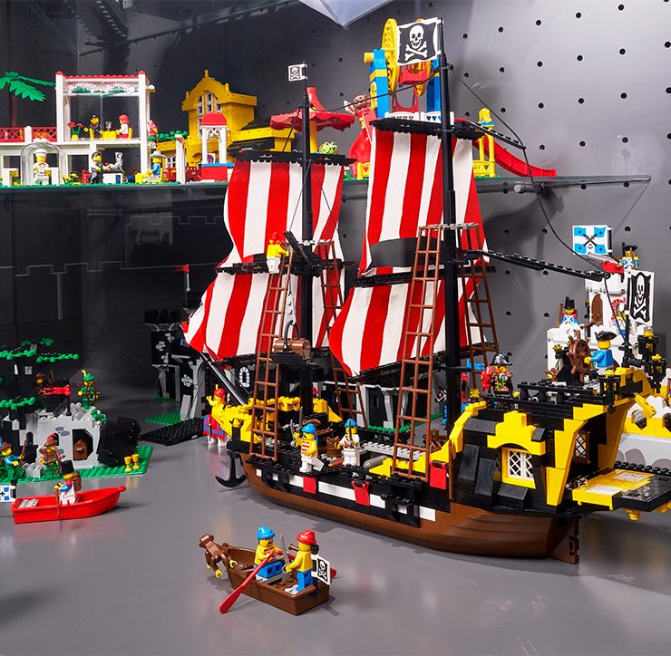 A Minifigure Tribute - New LEGO® House Exclusive set